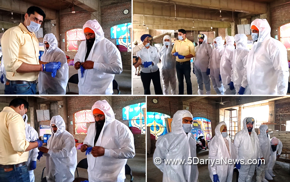 With Support Of NGOs, PPE Kits Donated To People Preparing Langar