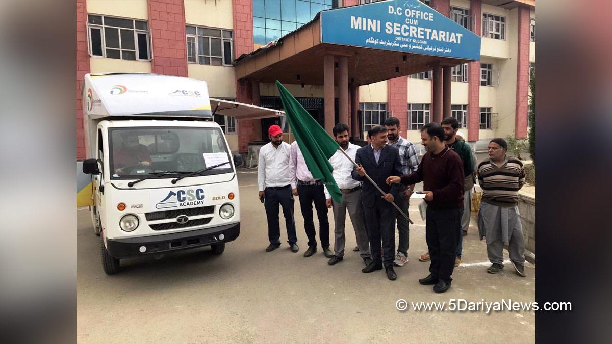 Jan Abhiyan : ADC Kulgam Showkat Ahmad Rather flags off CSC van