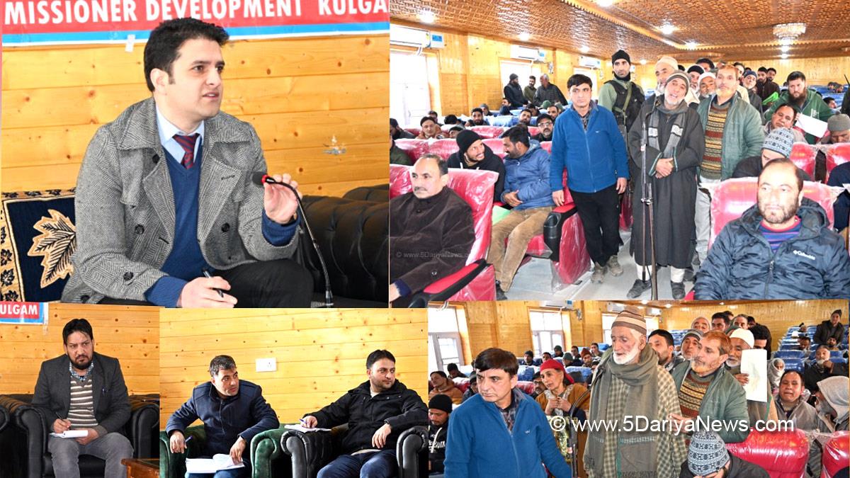 Block Diwas : DC Kulgam Athar Aamir Khan listens to people at Kulgam ...
