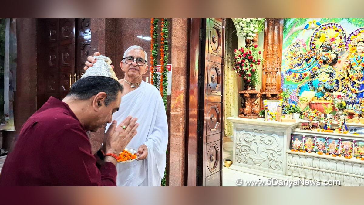Sanjay Tandon attends aarti of the Jagannath Rath Yatra Procession at ...