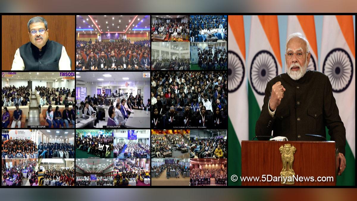 Narendra Modi interacts with participants of Smart India Hackathon 2024