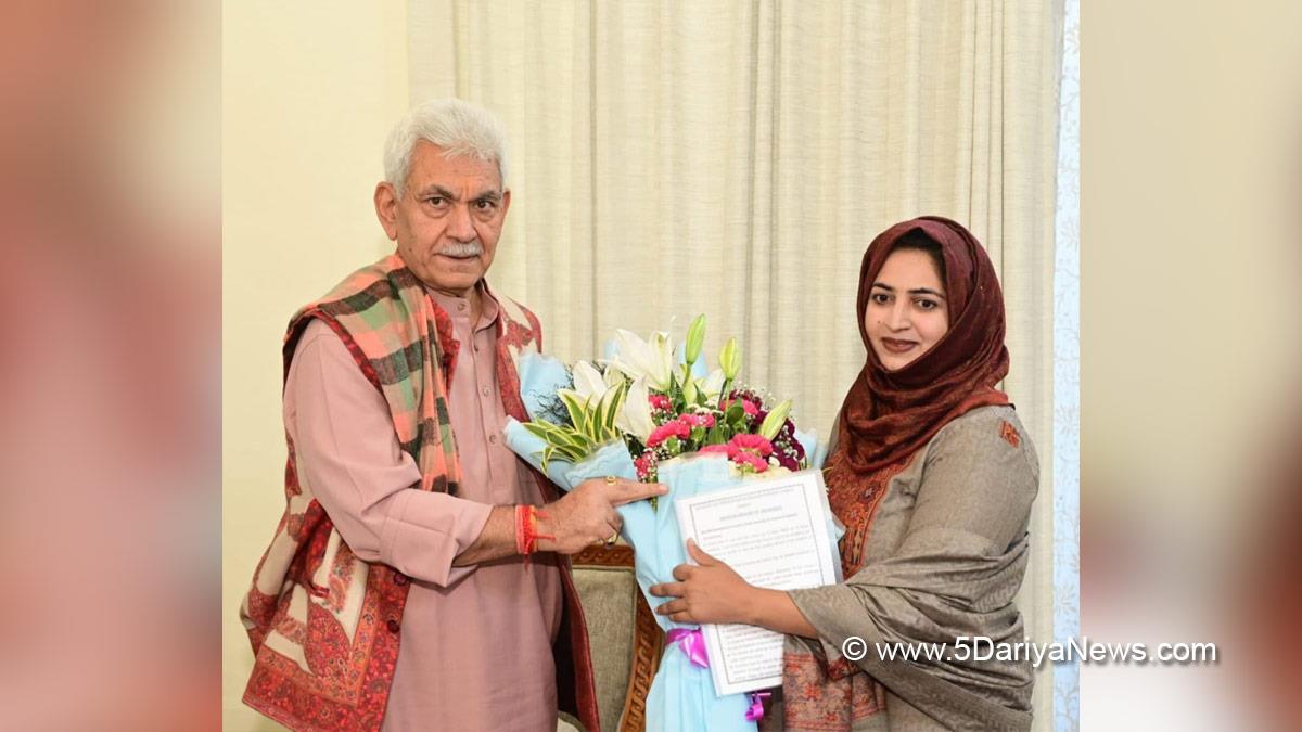 DDC Poonch Chairperson Ms. Tazeem Akhter calls on Manoj Sinha