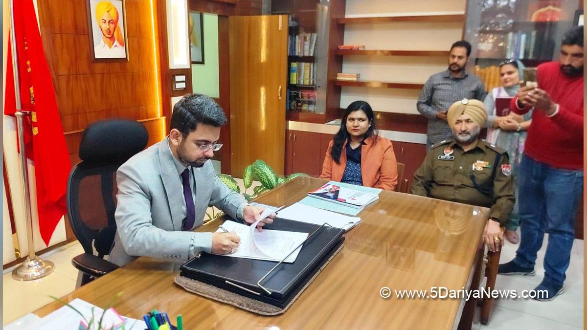 Sagar Setia assumes charge as Deputy Commissioner Moga