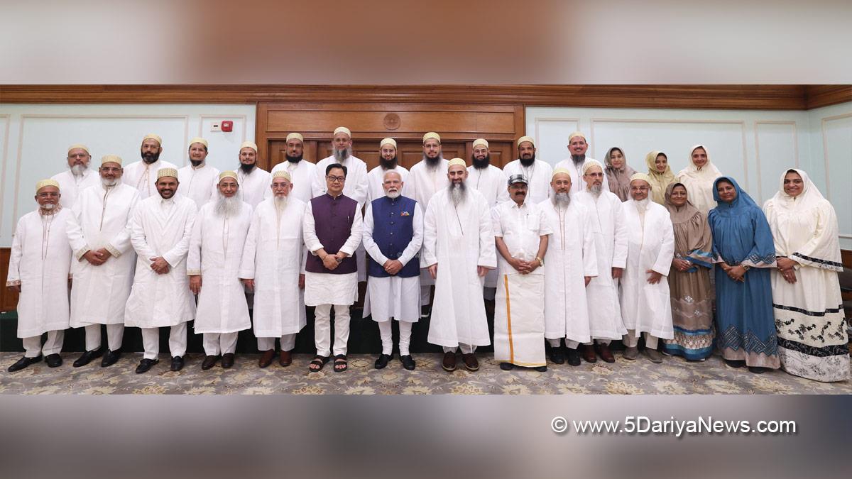 Narendra Modi interacts with Delegation of Dawoodi Bohra Community