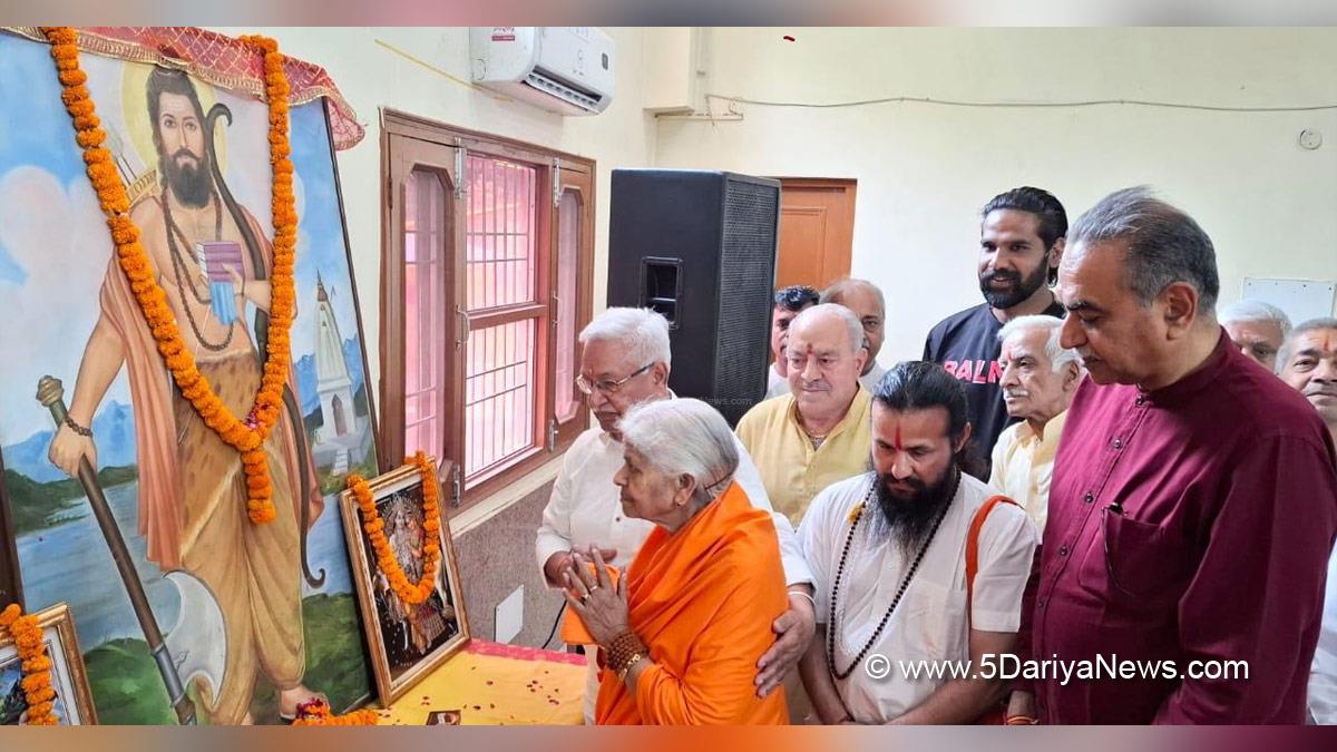 Sanjay Tandon Seeks Blessings on the Auspicious Occasion of Bhagwan ...