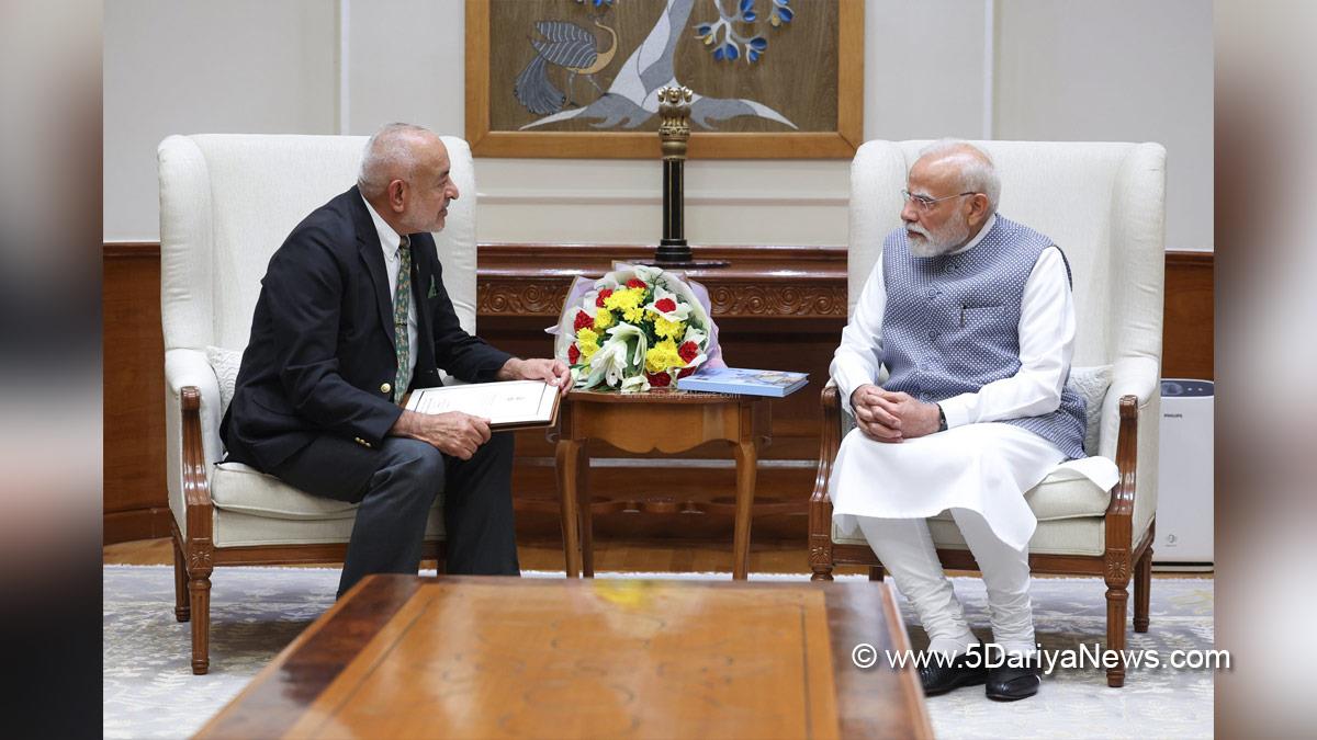 Admiral D K Joshi meets Narendra Modi