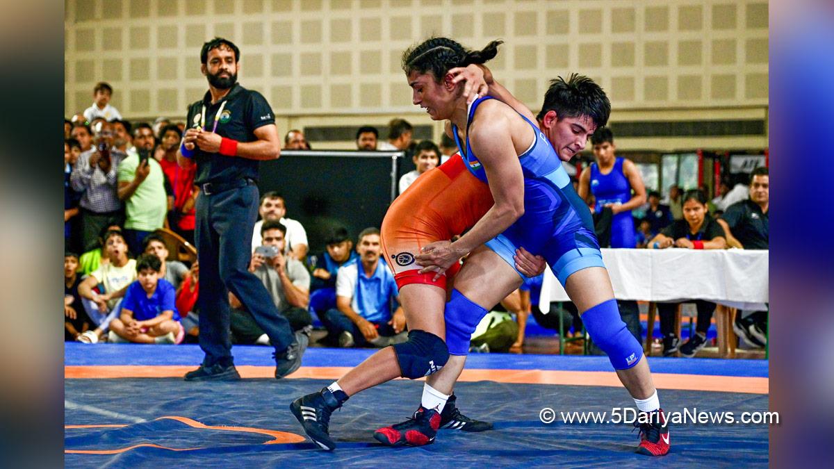 Vinesh Phogat narrowly defeats Nishu 7-6